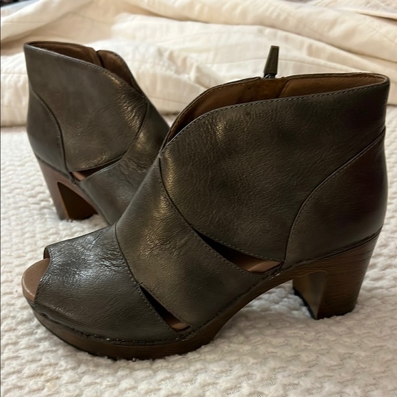 Dansko | Shoes | Dansko Womens Delphina Block Heel Black Leather Ankle ...